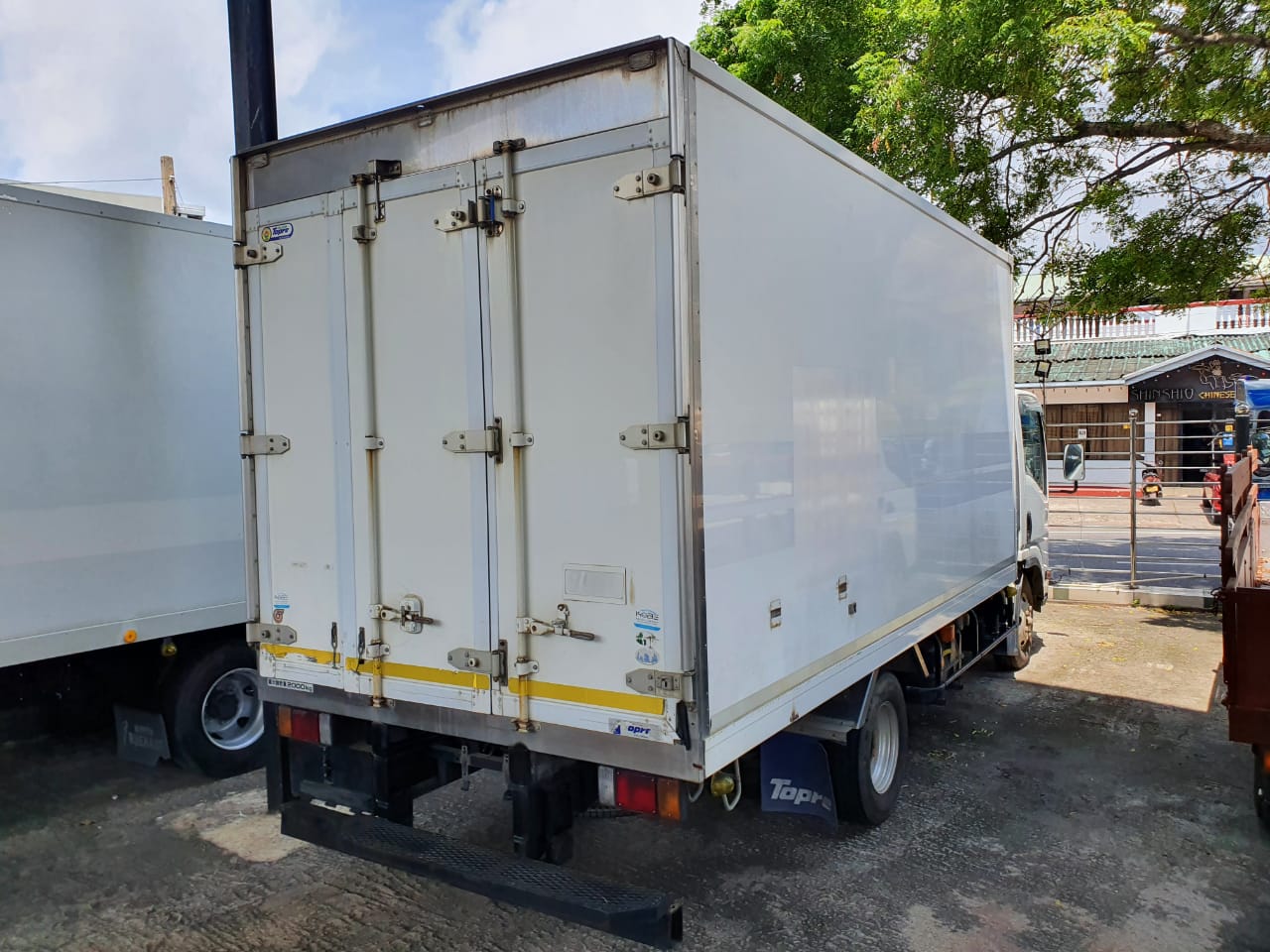 Isuzu Elf Freezer Lorry 2015 - Ali Brothers