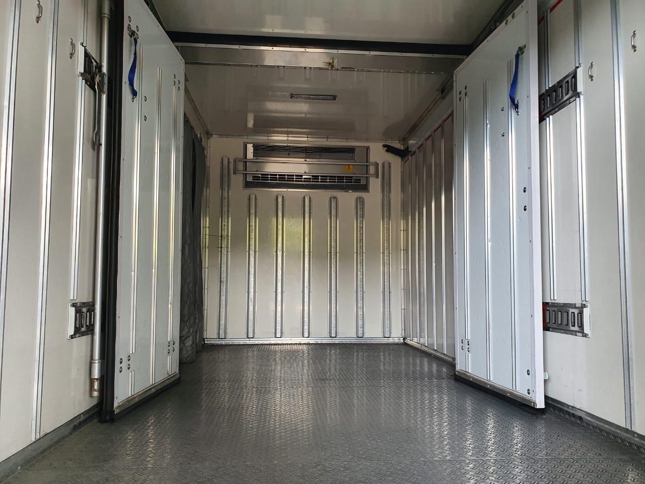 Isuzu Elf Freezer Lorry 2015 - Ali Brothers